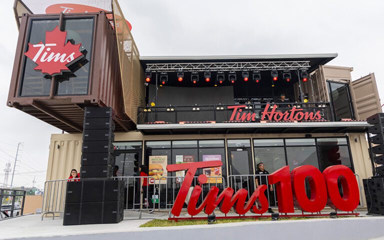 Tim Hortons inaugura la sucursal #100 en el país