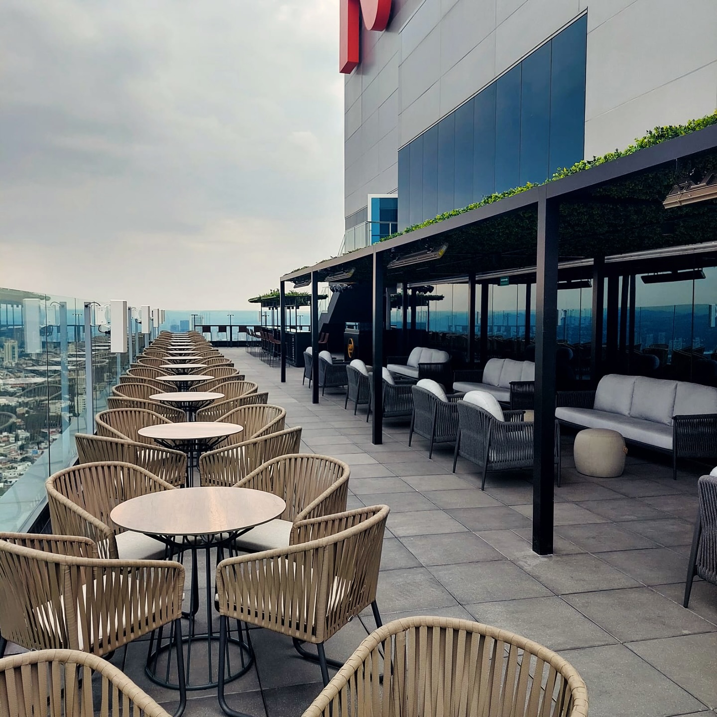 Rooftop Hotel RIU Guadalajara se renueva con la mejor vista 360°
